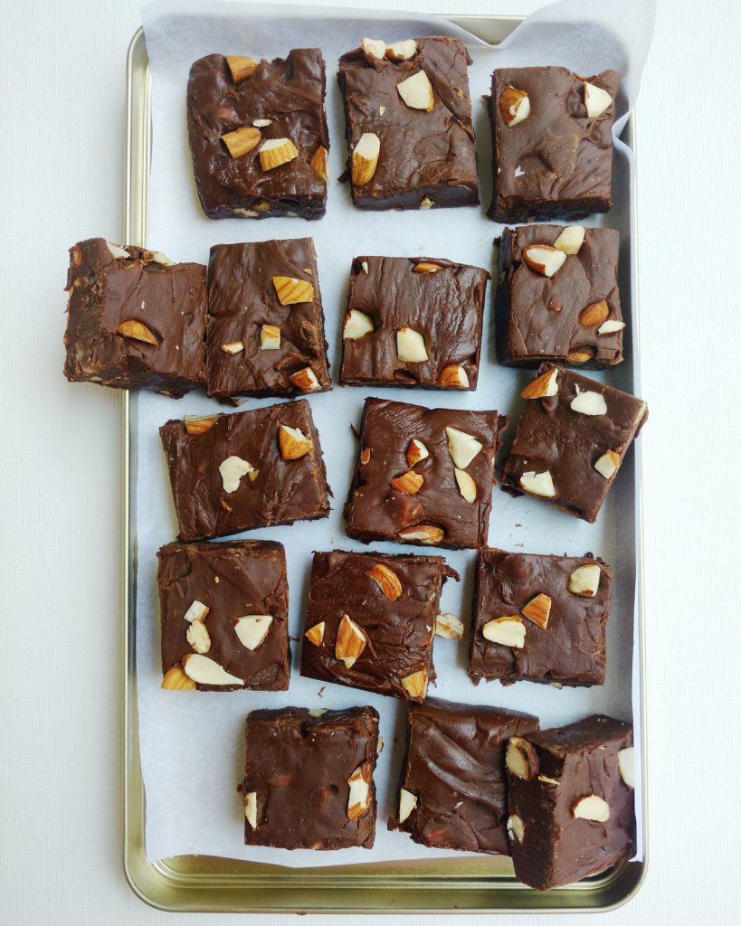Roasted almond fudge - FLOURS & FROSTINGS